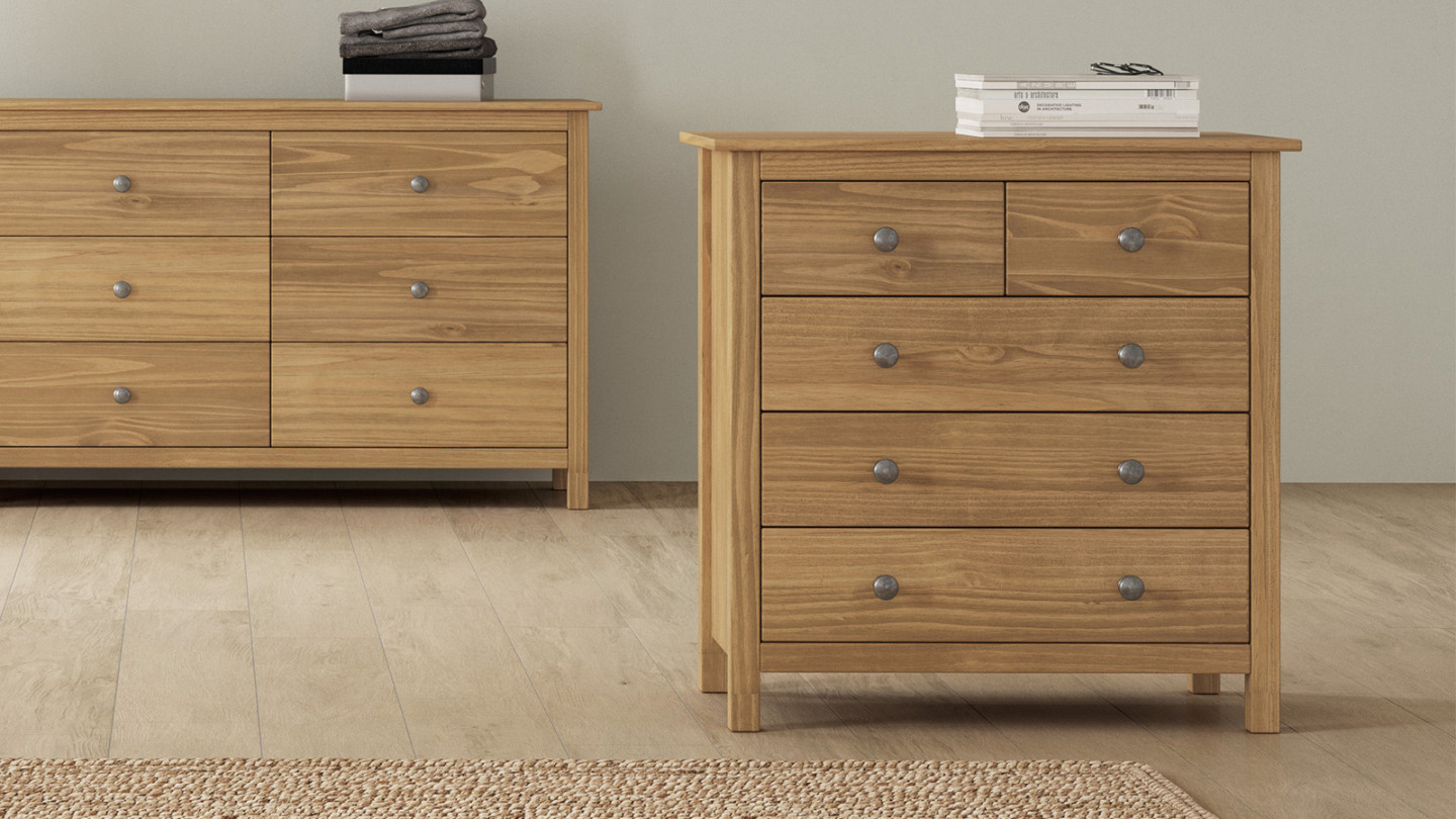 Commode 5 tiroirs en pin massif couleur bois naturel 79 cm - Elton ...